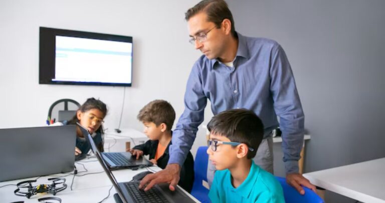 Colegia: Revolutionizing Online Learning for Students and Teachers